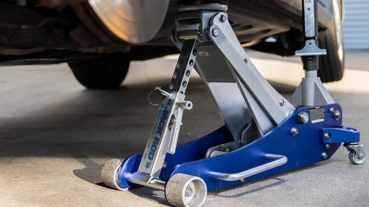Would You Trust the Jack Rod With Your Life Under a Car?