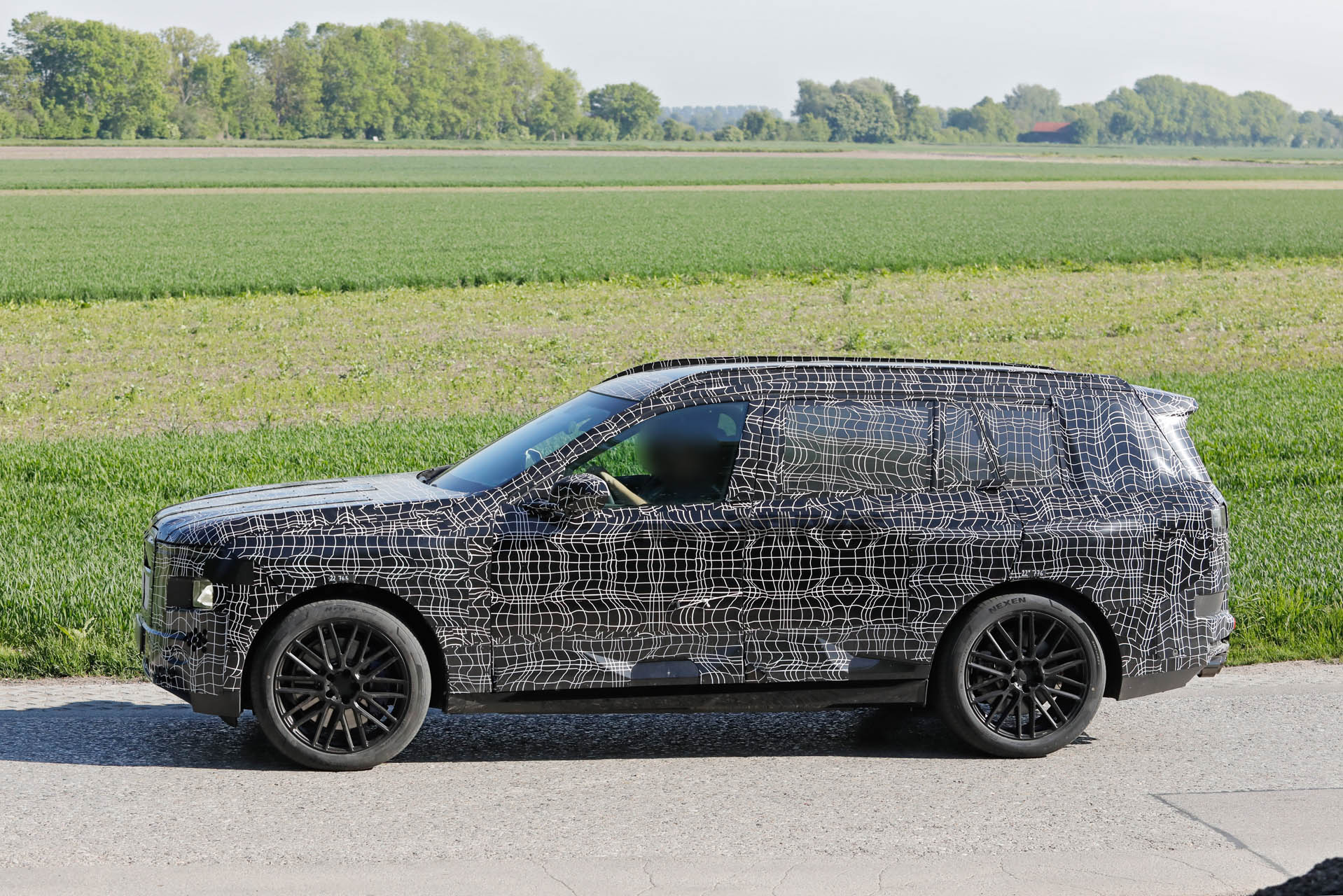 2028 BMW X7 Spied Lacking Futuristic Design