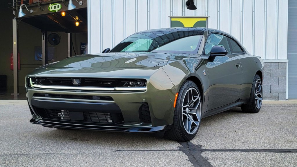 The 2026 Dodge Charger Scat Pack Ditches the V8 for a 550-HP Inline-Six ...