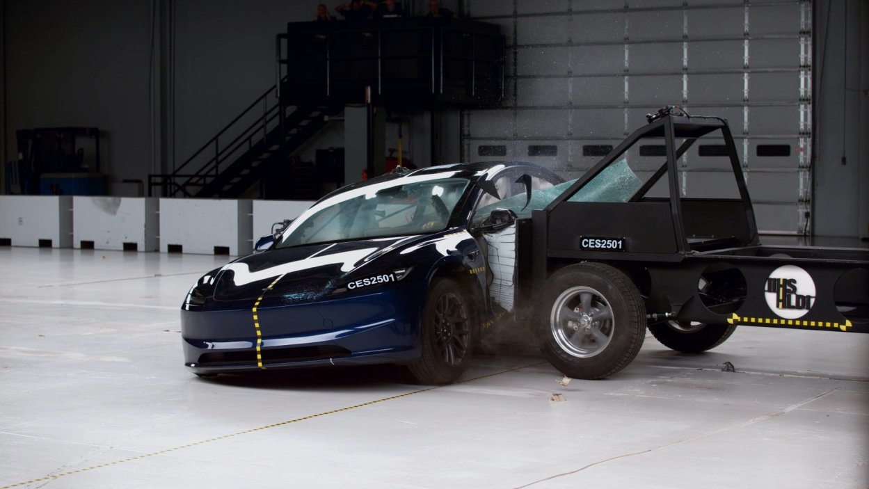 IIHS Testing Reveals Safety Flaws In 2025 Ford F-150 Lightning and ...