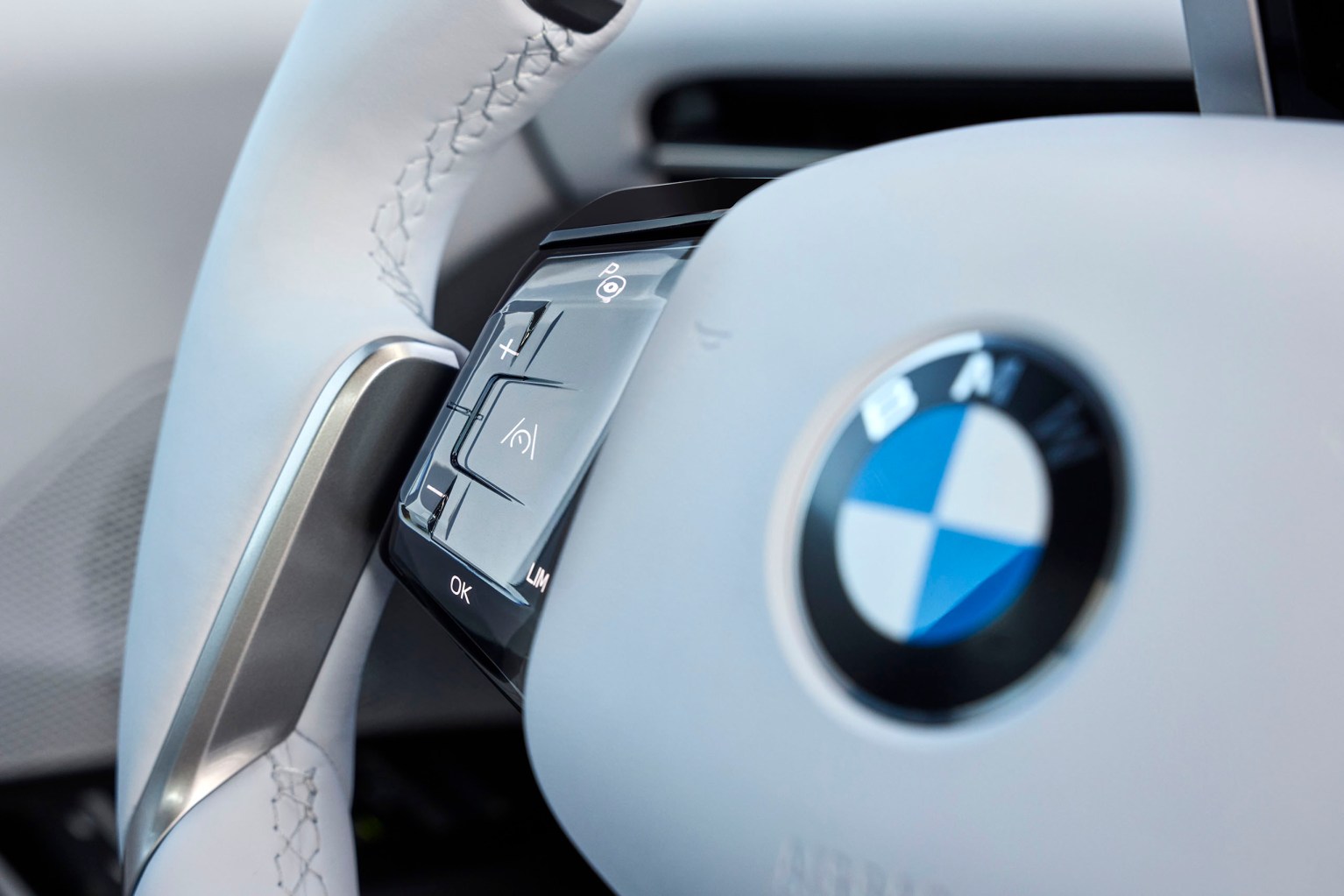 BMW's iDrive Knob Killed Off for Haptic Controls and a Wall-to-Wall Screen