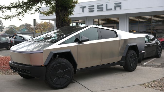 Tesla Faces Lawsuit for Cybertruck Doors Allegedly Trapping Occupants: TDS