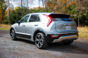2025 Kia Niro Plug-In Hybrid Review: Doing Exactly One Thing Well