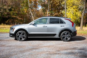 2025 Kia Niro Plug-In Hybrid Review: Doing Exactly One Thing Well