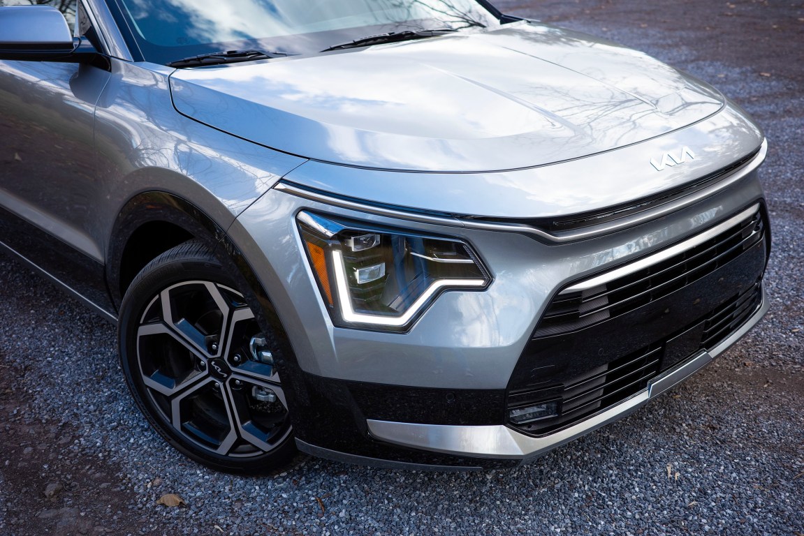 2025 Kia Niro Plug-In Hybrid Review: Doing Exactly One Thing Well