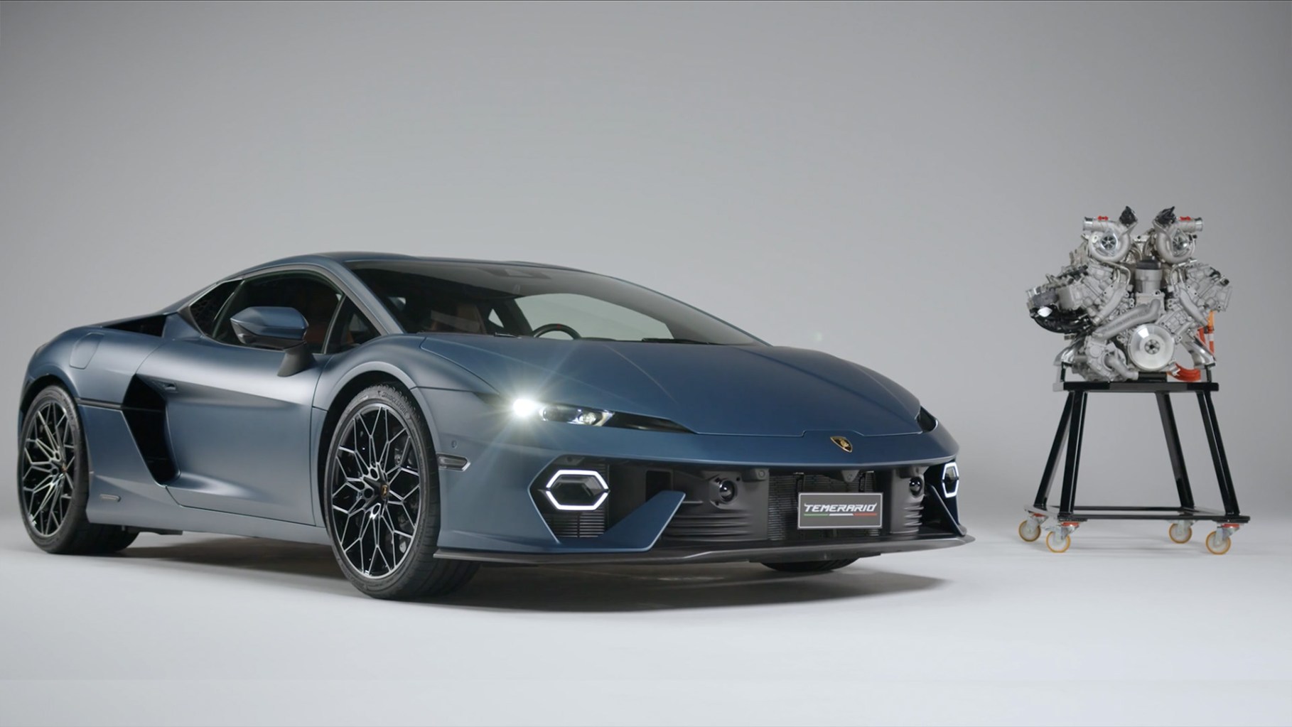 Lamborghini Says Its 10,000-RPM V8 Will Stick Around for a Long Time
