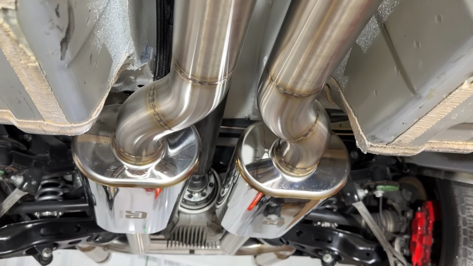 Here's a Hellcat-Swapped Pacifica Because Chrysler Hasn't Built One (Yet)