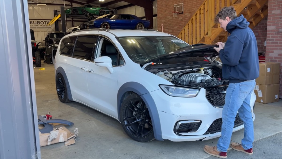Here's a Hellcat-Swapped Pacifica Because Chrysler Hasn't Built One (Yet)