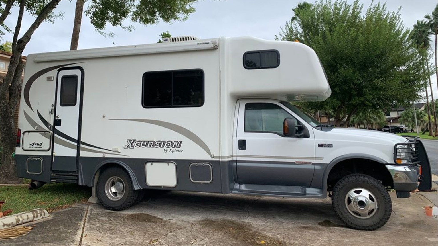 For Sale: This Ford Super Duty RV With 4x4 and a ZF6 Manual Transmission
