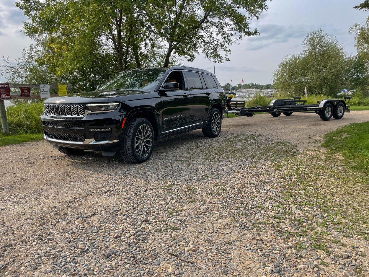 Jeep Teases V8 Grand Cherokee Return: 'Stay Tuned'