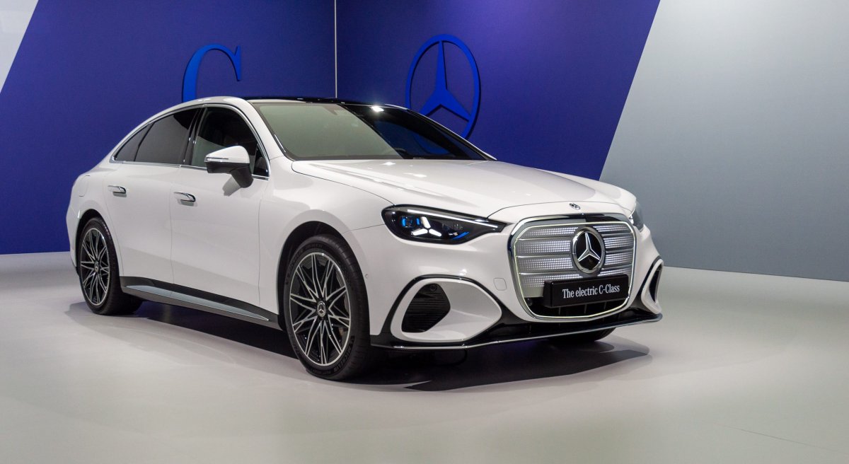 Electric 2027 Mercedes-Benz C-Class Debuts With Nearly 400 Miles of ...