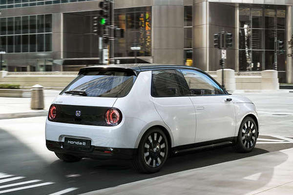 2020 Honda E EV Debuts With Adorable Looks and 124-Mile Driving Range