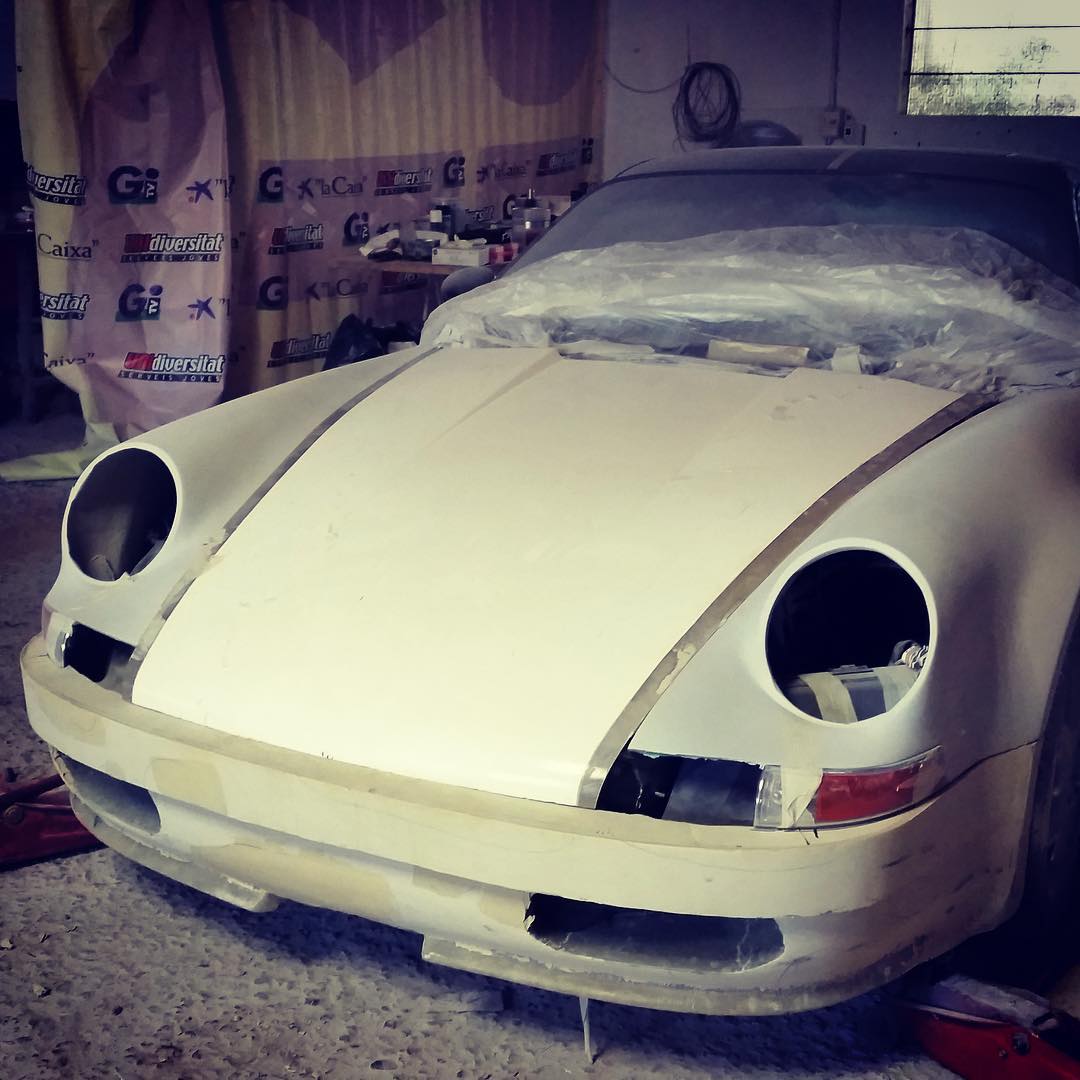 Classic Porsche 911 Is Actually a 996-Gen With a Bizarro Retro Body Kit