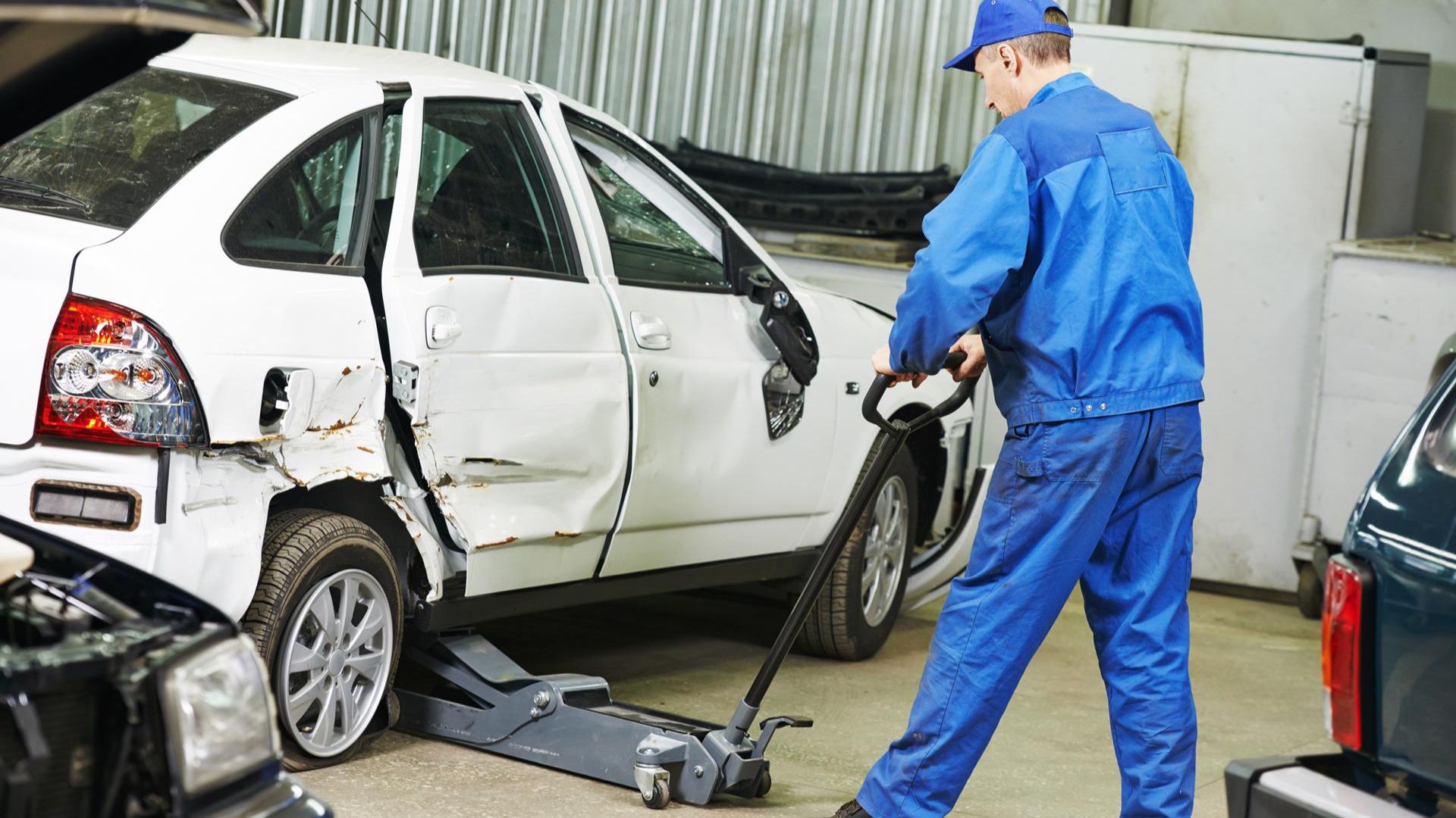 Here's Exactly How To Lift a Car