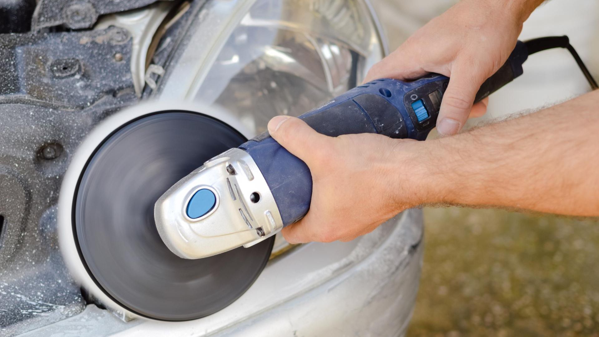 How To Clean Headlights In a Few Easy Steps