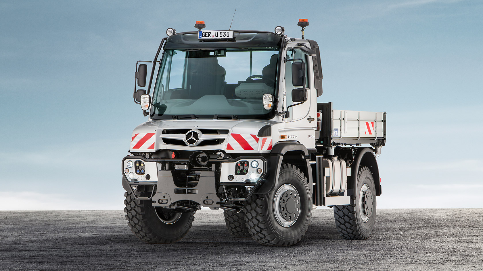 The Mercedes-Benz Unimog Has the Most Incredible Trick Steering Wheel