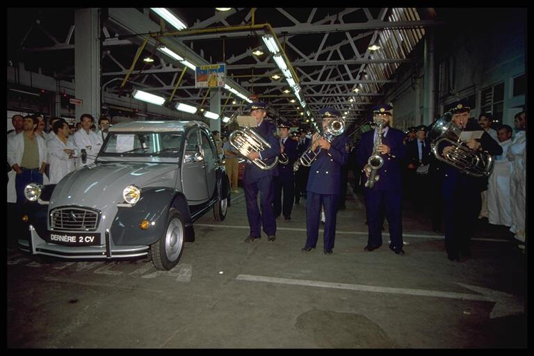 The Final Citroen 2CV Was Built on This Day in 1990