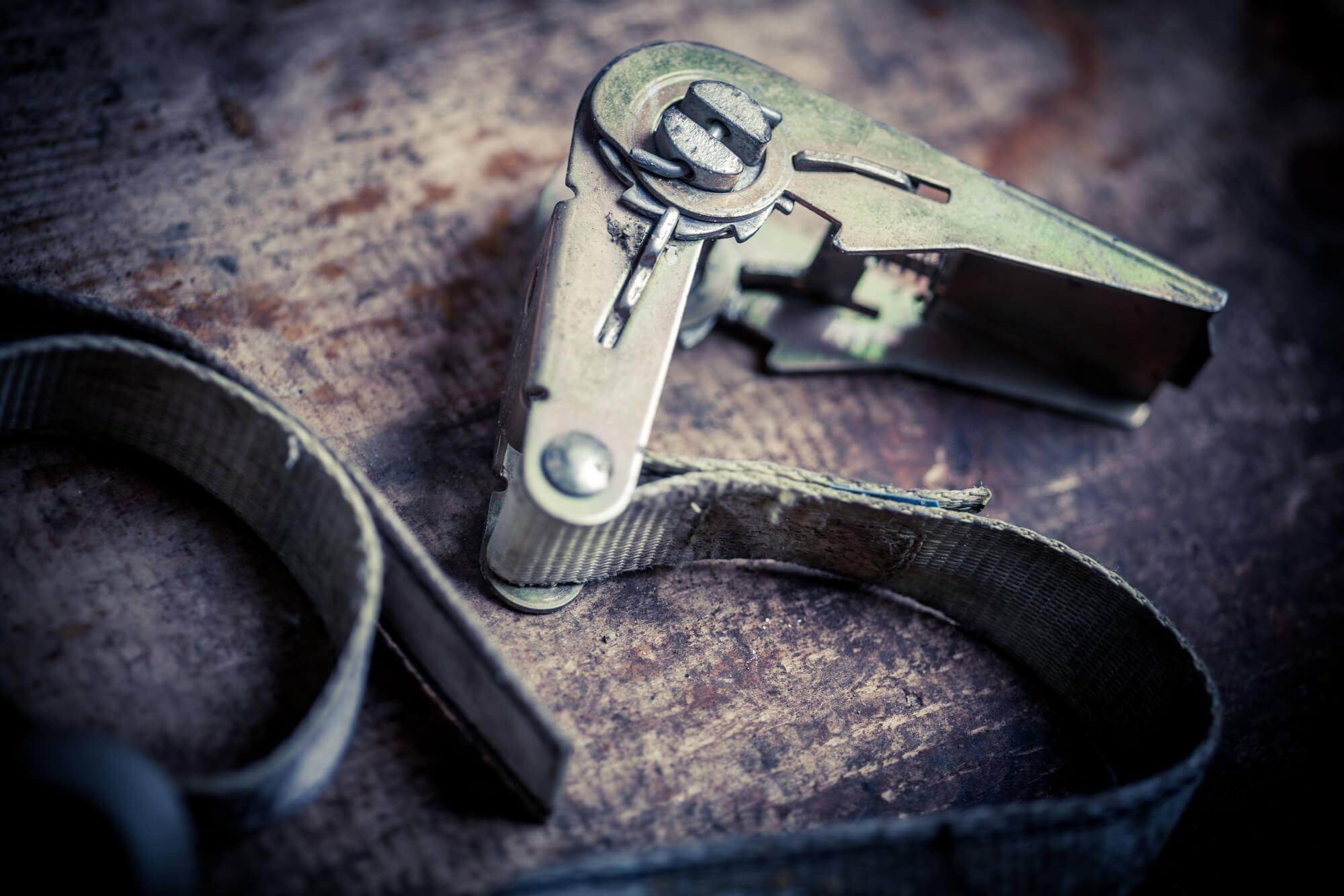 How To Use Ratchet Straps