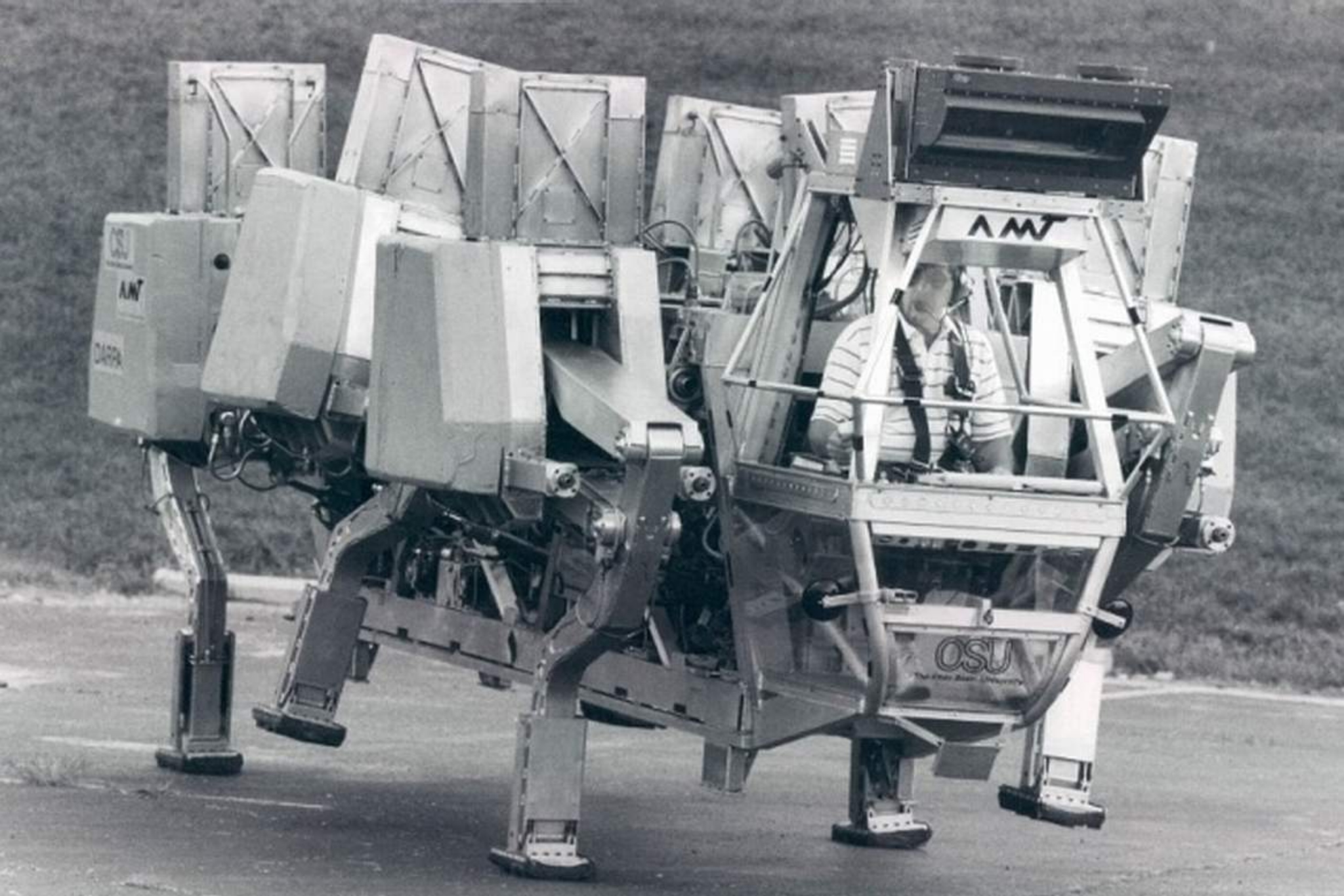 The US Army Spent Millions Developing Giant, Six-Legged Walking Trucks ...