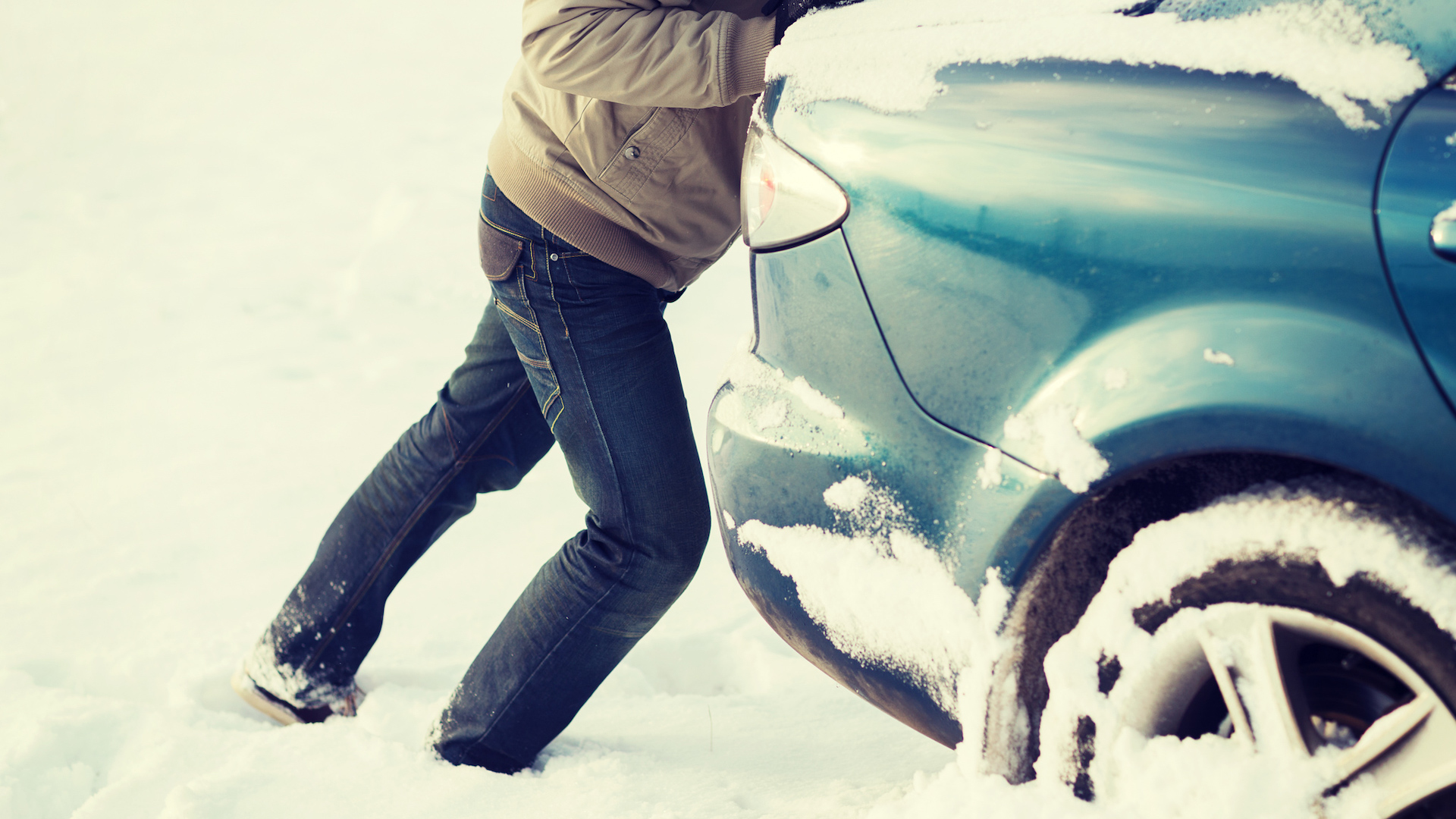 4 Steps to Do When Your Car is Stuck in Snow
