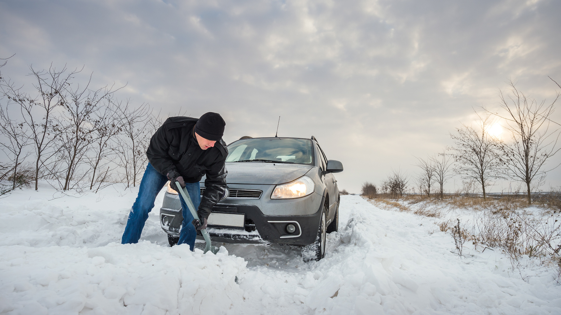 4 Steps to Do When Your Car is Stuck in Snow
