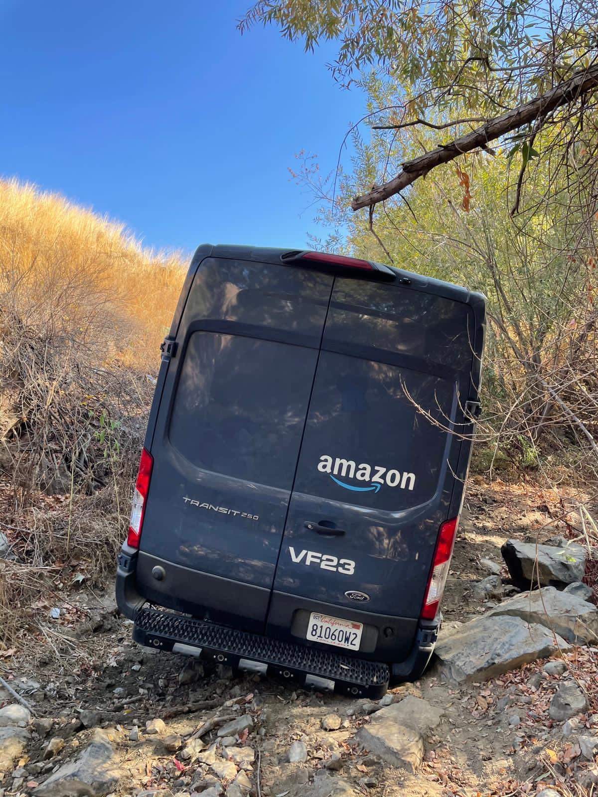 Amazon Delivery Van Gets Extremely Stuck Following GPS Down a ...