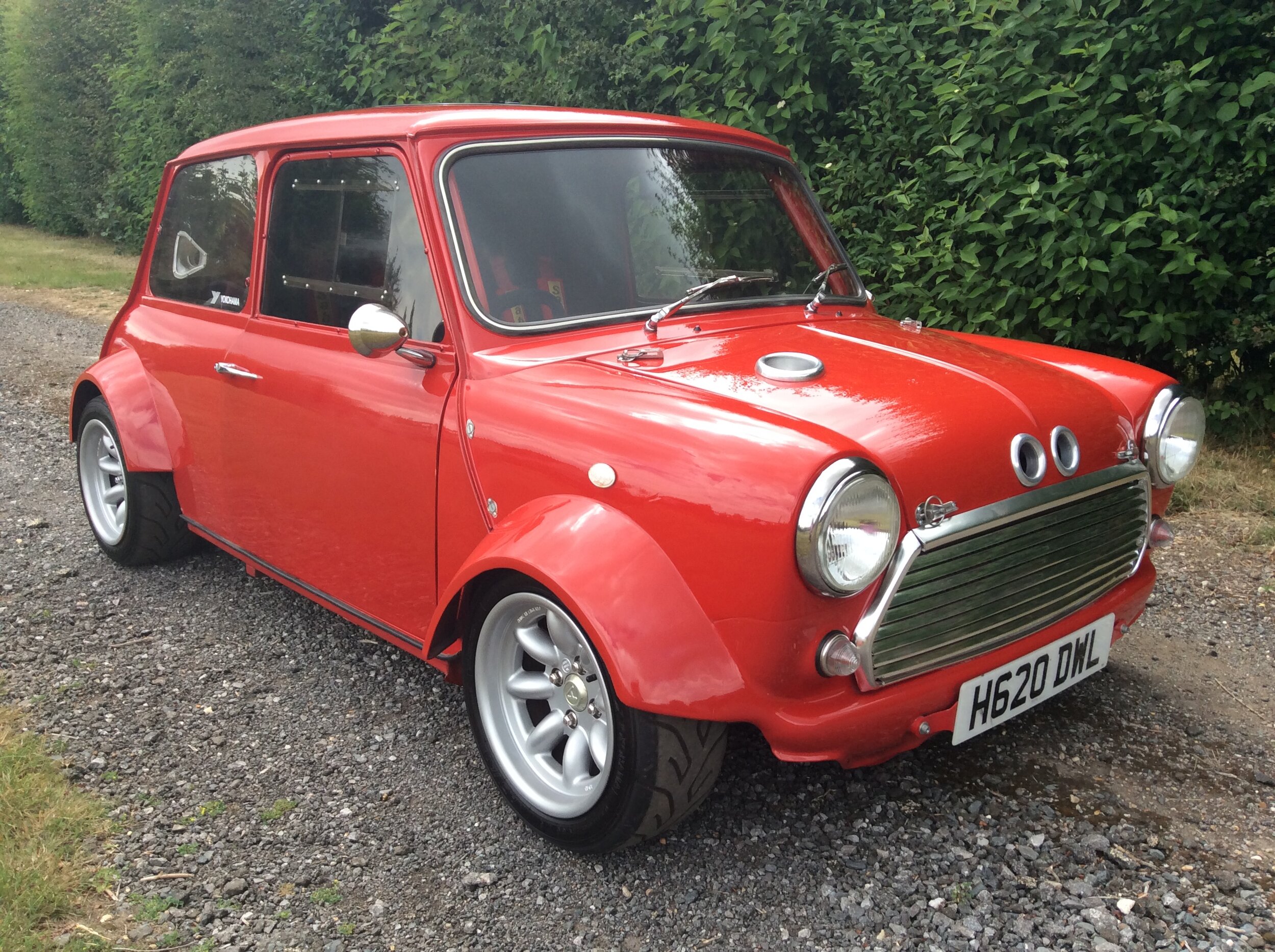 This Incredible 340-HP Classic Mini Has Two Yamaha R1 Engines In the Back