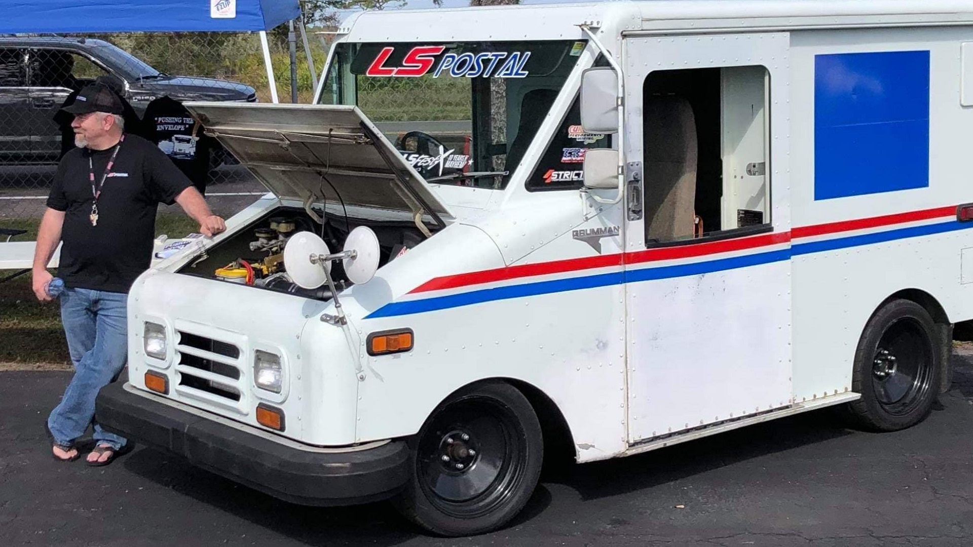 This 630-HP Drag-Racing Postal Truck Has a 6.0-Liter Small-Block Engine