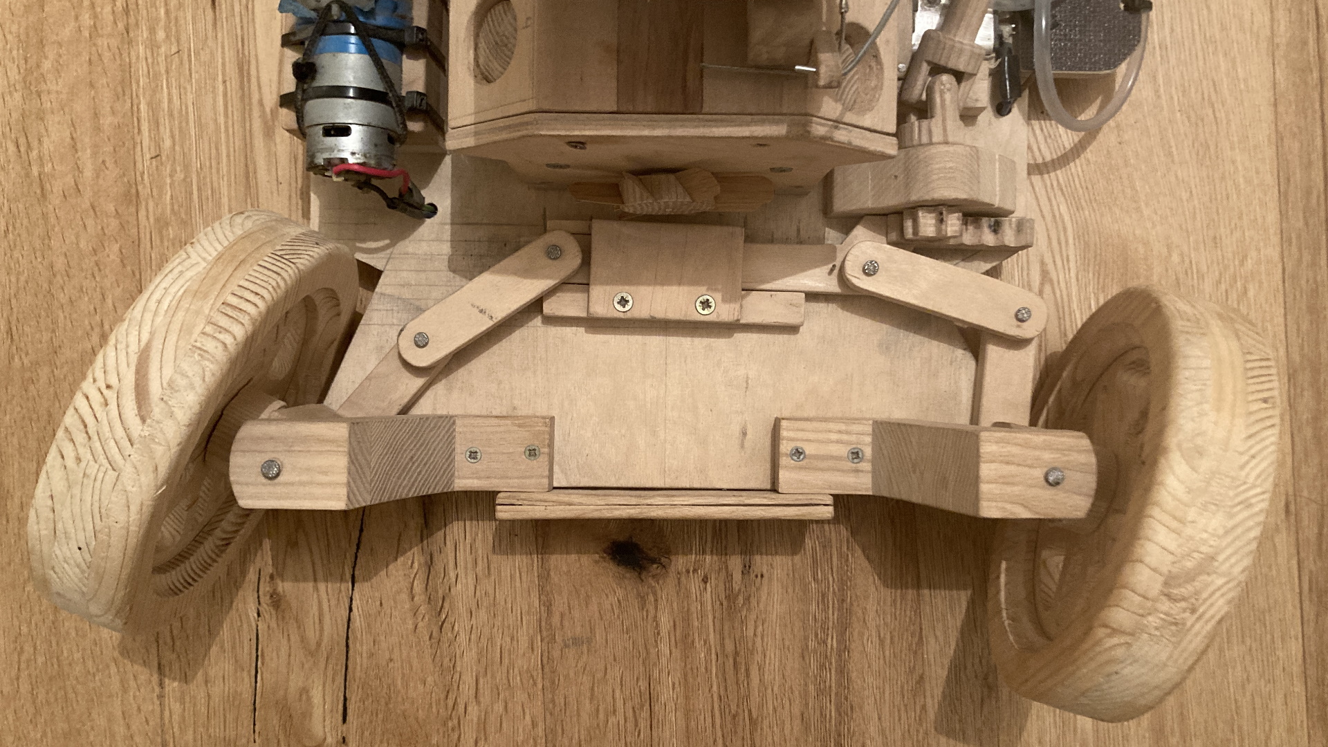 This Intricate Wooden Car With Working V8 Engine and Gearbox Was Built ...