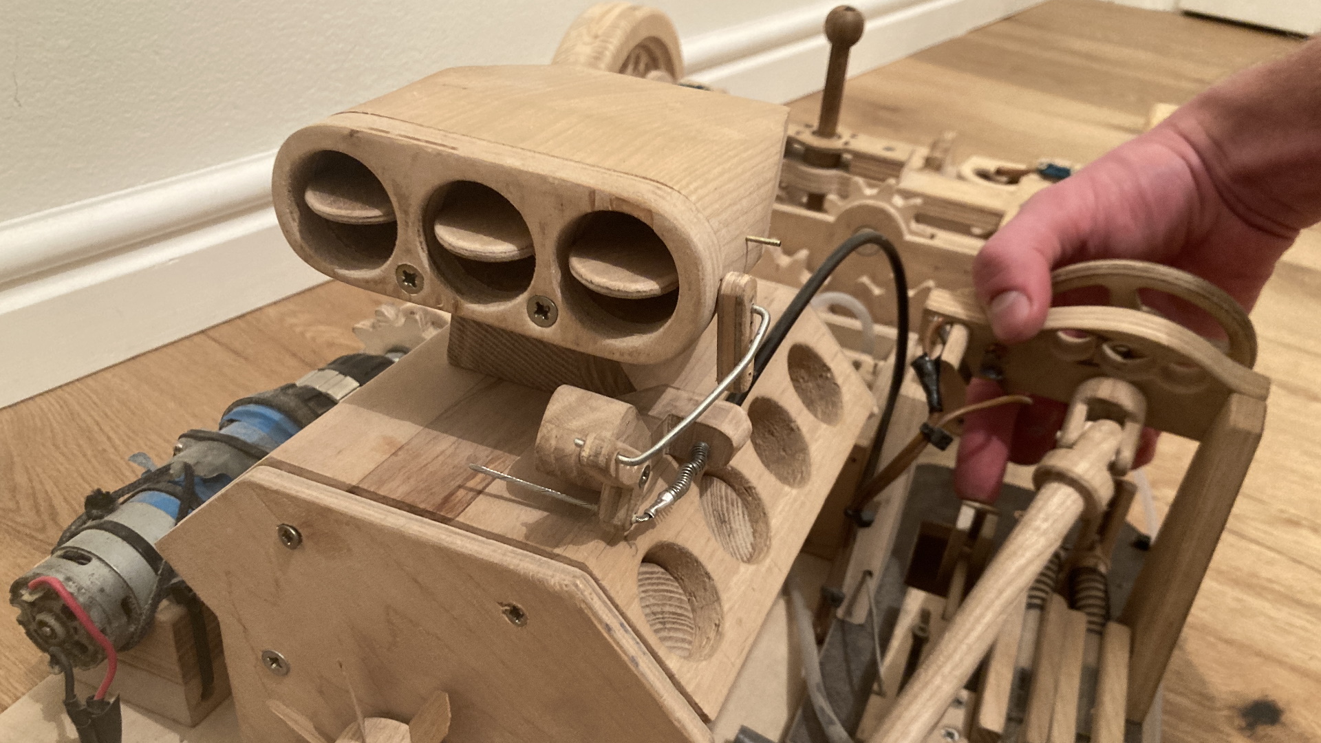 This Intricate Wooden Car With Working V8 Engine and Gearbox Was Built ...