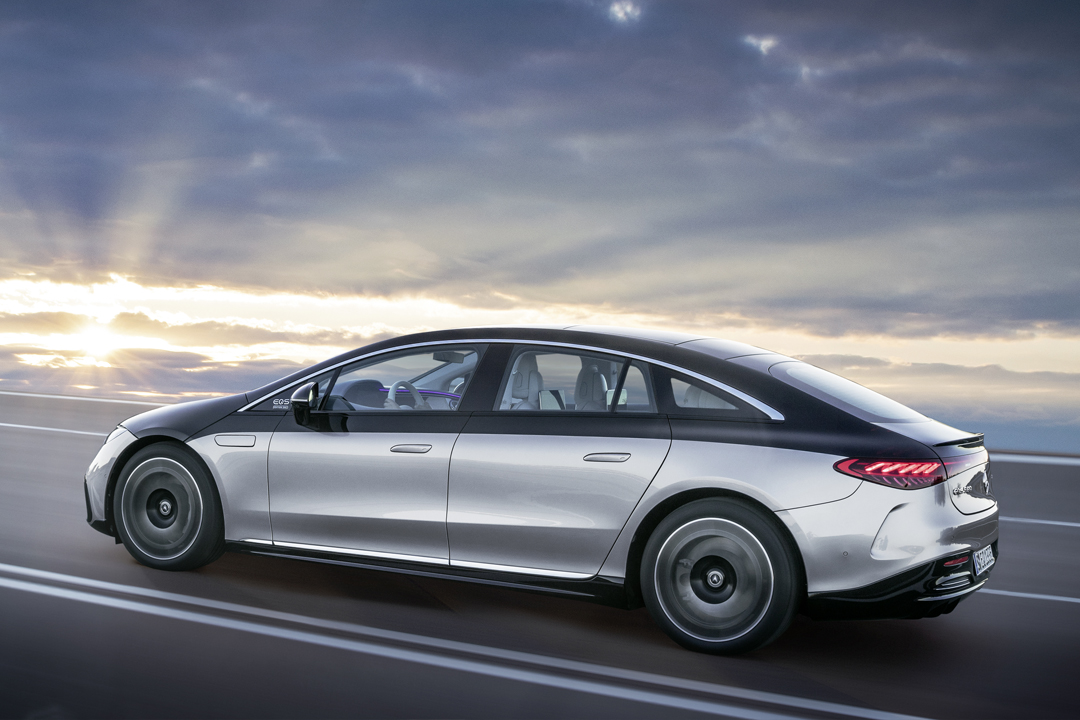 2022 Mercedes-Benz EQS: Genius Engineering and a Claimed 478-Mile Range ...