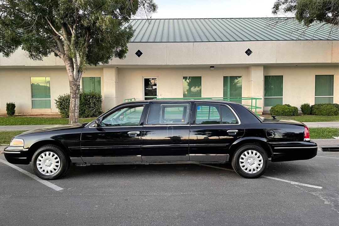 Buy This 1999 Ford Crown Vic Limo for $2,800 and Feel No Regret