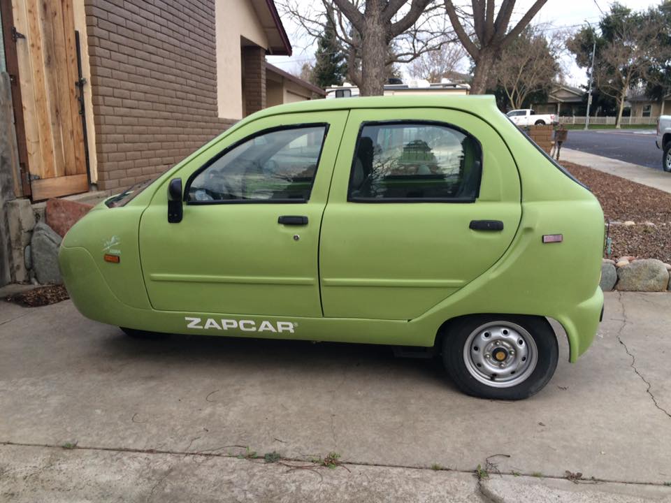 The Strange Zap Electric Three-Wheeler Is a Mid-Aughts Relic That’s ...