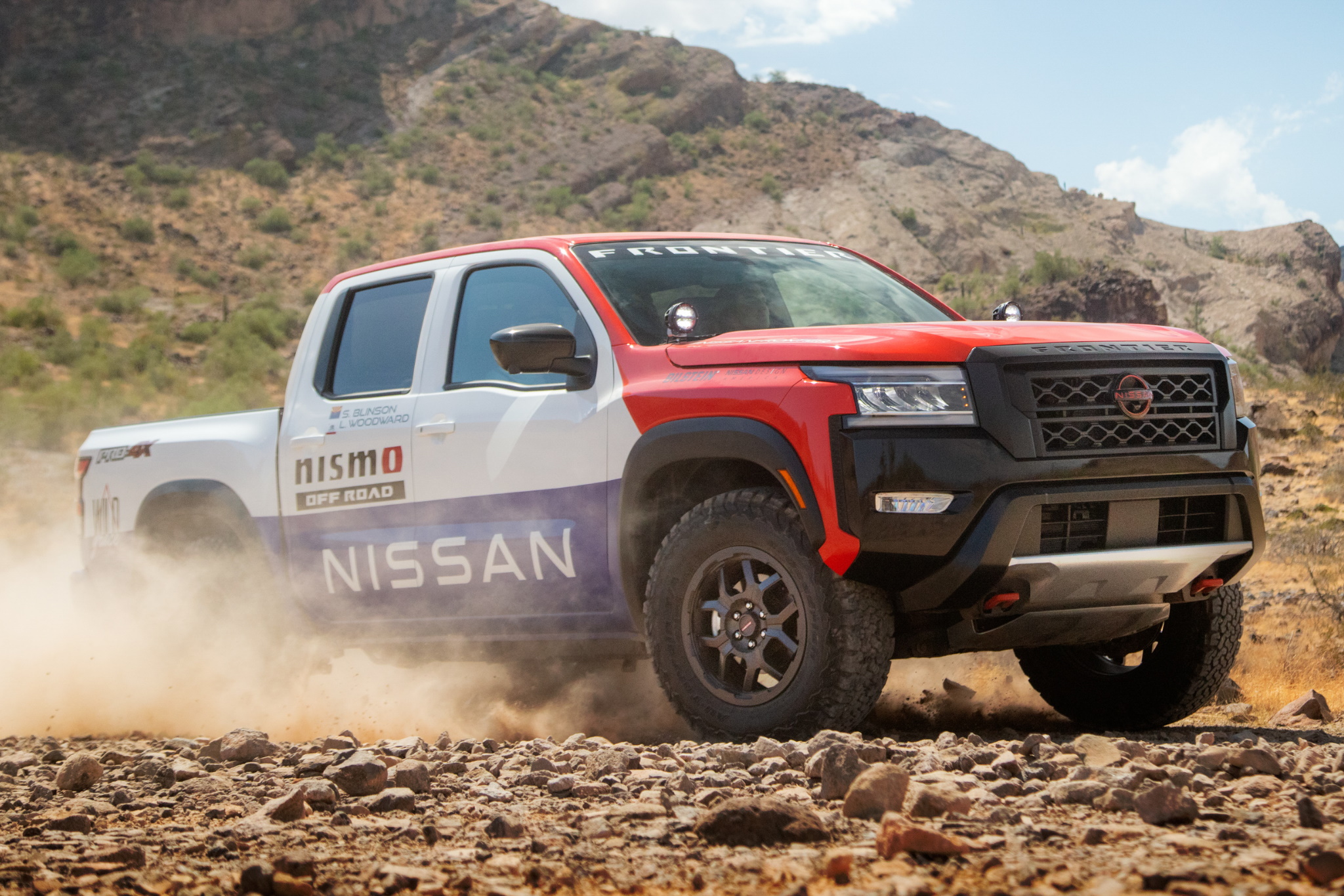 2022 Nissan Frontier Rally Truck Wears the 1980s Hardbody Race Livery