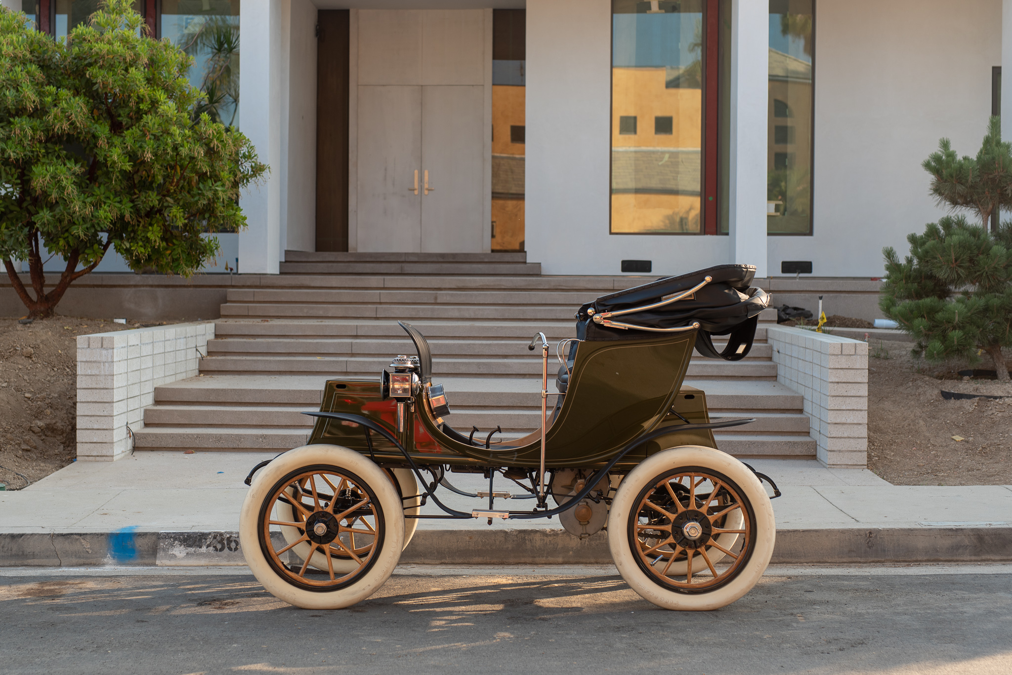 What It’s Like To Drive a Groundbreaking Electric Car From 1908