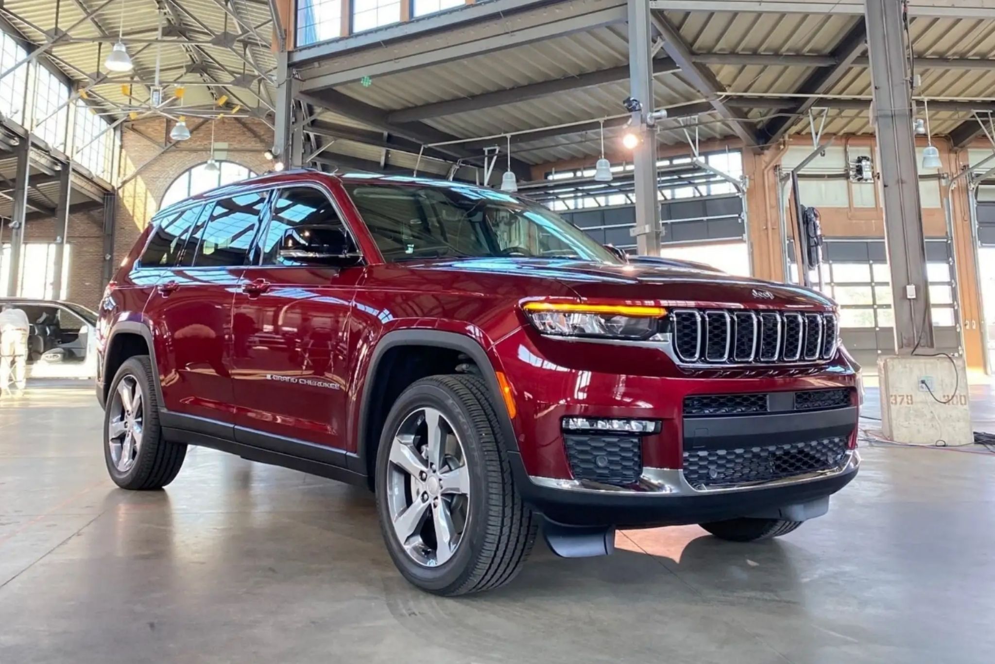 Here’s Why Jeep Launched a Three-Row Grand Cherokee First This Time
