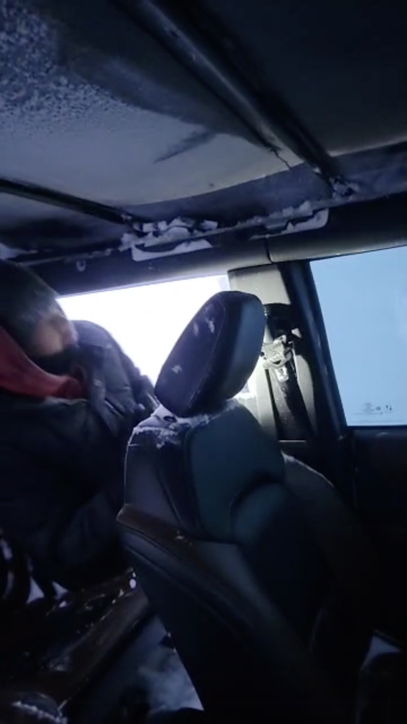 Ford Bronco Soft Top Lets in a Ton of Snow During Blizzard, Owner Says