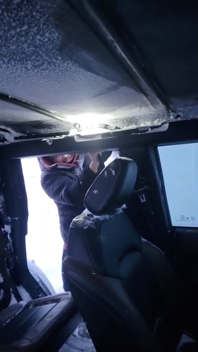 Ford Bronco Soft Top Lets in a Ton of Snow During Blizzard, Owner Says