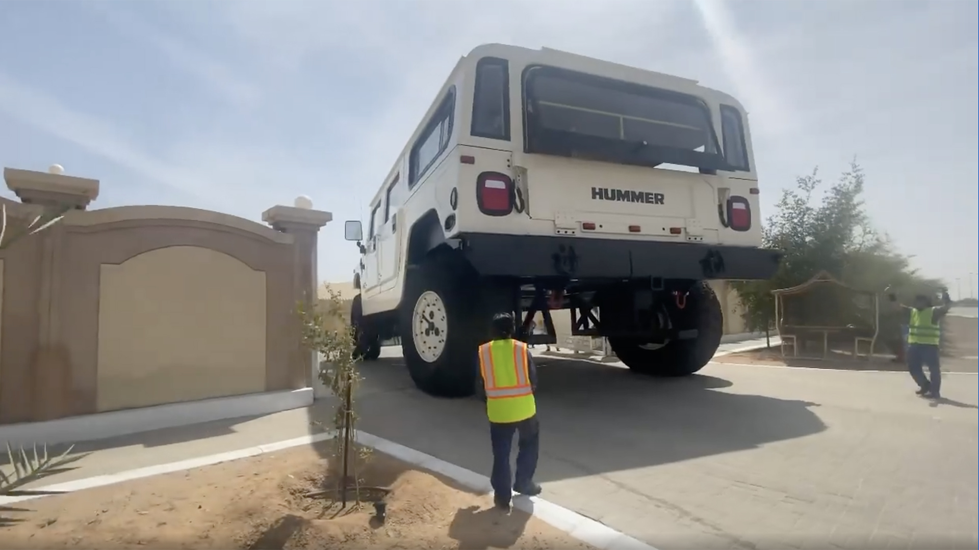 This 21-Foot-Tall Giant Is the Largest Hummer H1 on the Planet, and It ...