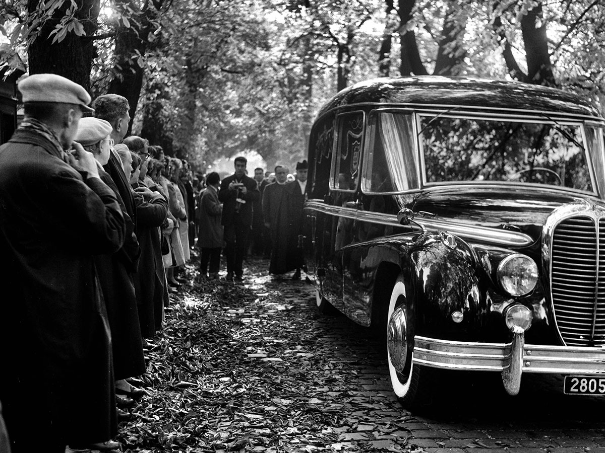 15 Hearses Worthy of Your Bloodlust