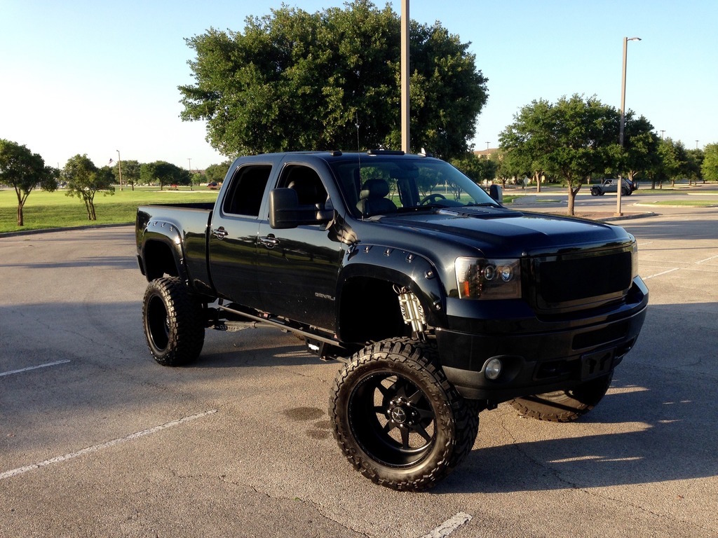 This Silverado 2500HD On 46-Inch Rims Hates Life