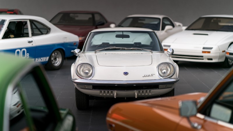 Mazda Trademarked a Logo That Looks a Lot Like a Wankel Rotor