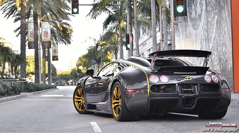 This Is What a $21,000 Oil Change on a Bugatti Veyron Looks Like