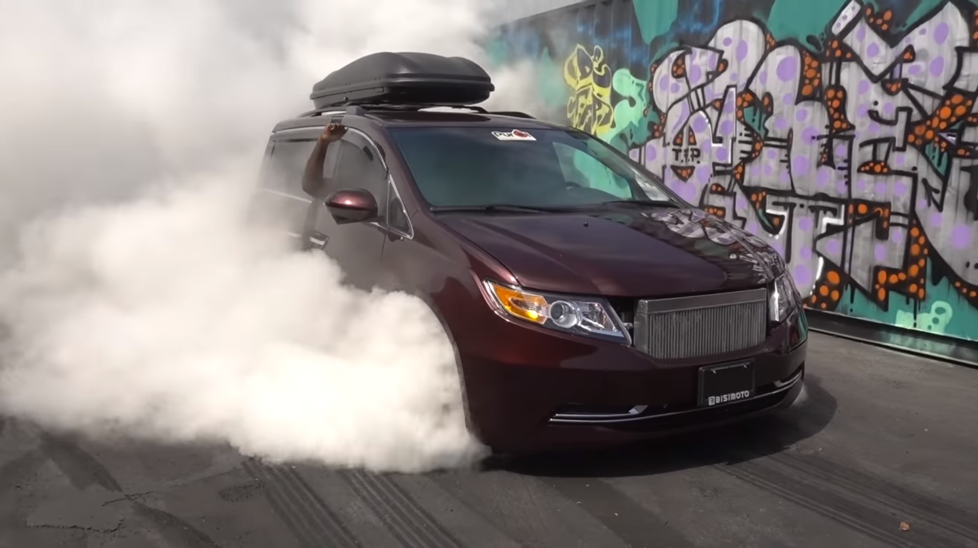 Watch Bisimoto's Crazy 1,029-HP Honda Odyssey Minivan Burn Rubber
