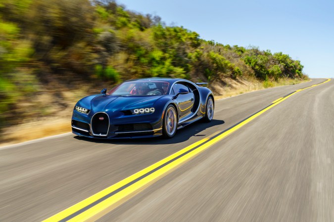 Bugatti Chiron vs. F1 Car Is a Closer Drag Race Than You'd Expect