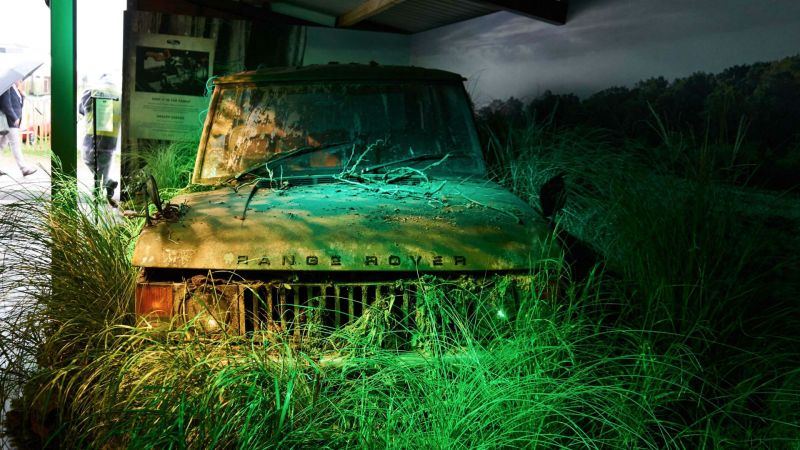 Watch an Old Range Rover Drive Completely Underwater and Come Out the ...