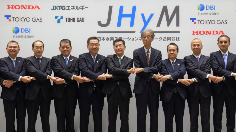 Now With Three Hydrogen Tanks, the 2021 Toyota Mirai Gets a 400-Mile Range