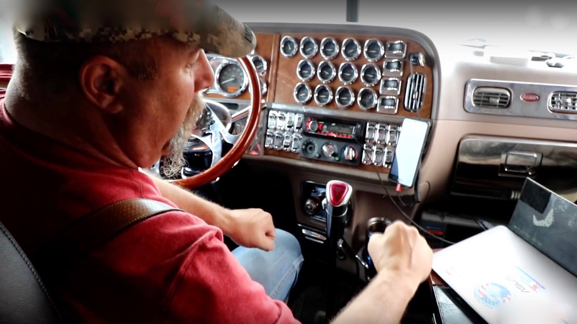 Watching An 18 Speed Manual Transmission At Work Is Mesmerizing