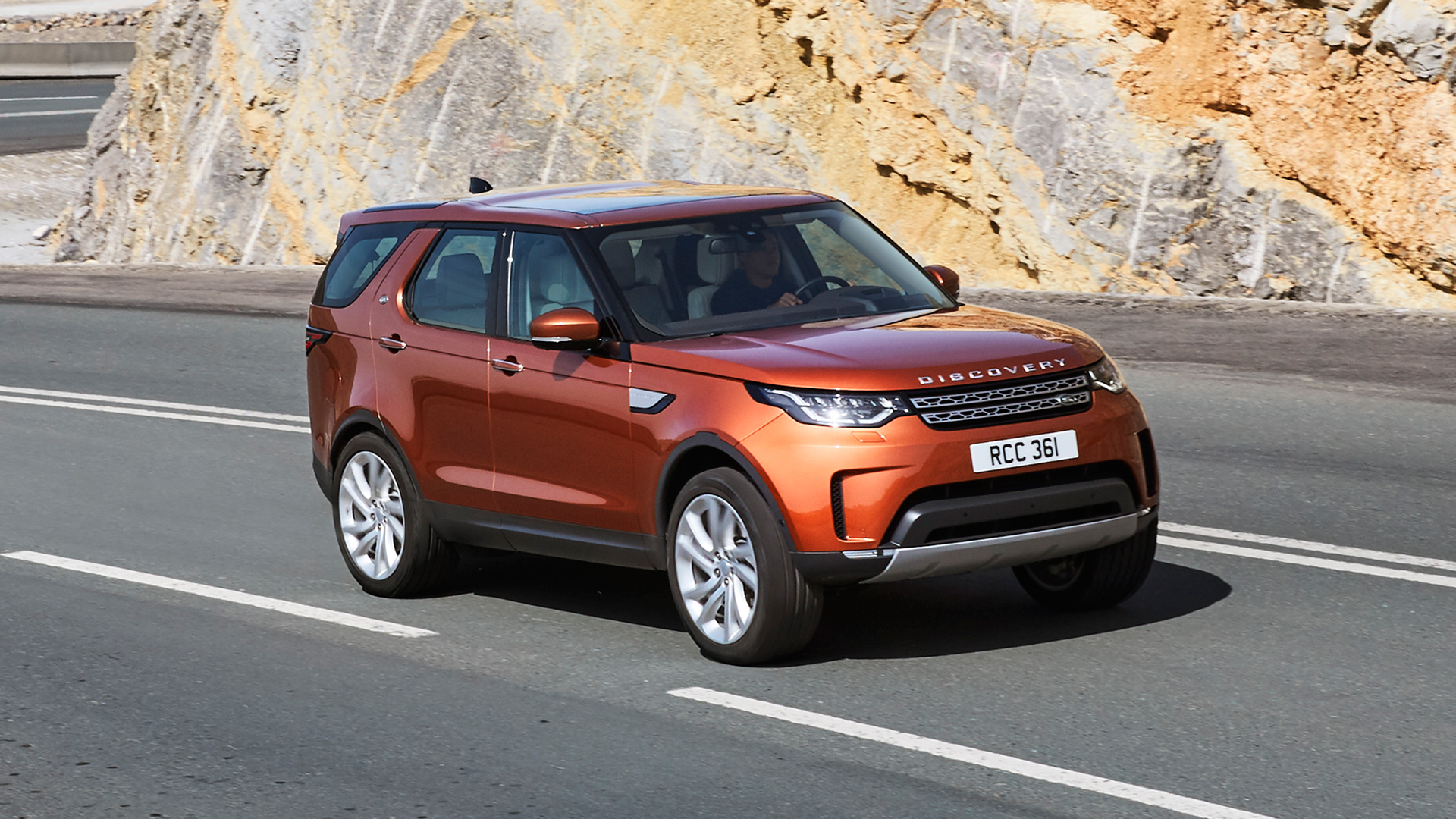2018 Land Rover Discovery Diesel Review: 3 Rows and 33 Miles Per Gallon ...