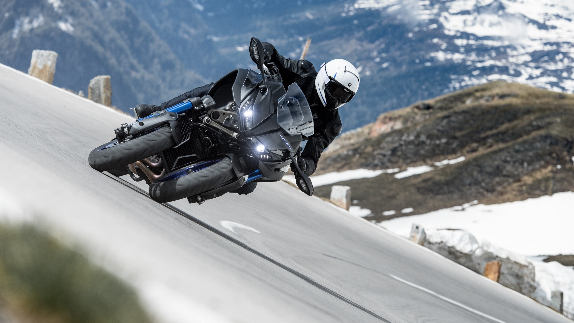 The Crazy Three-Wheeled Yamaha Niken Motorcycle Is Coming to America at ...